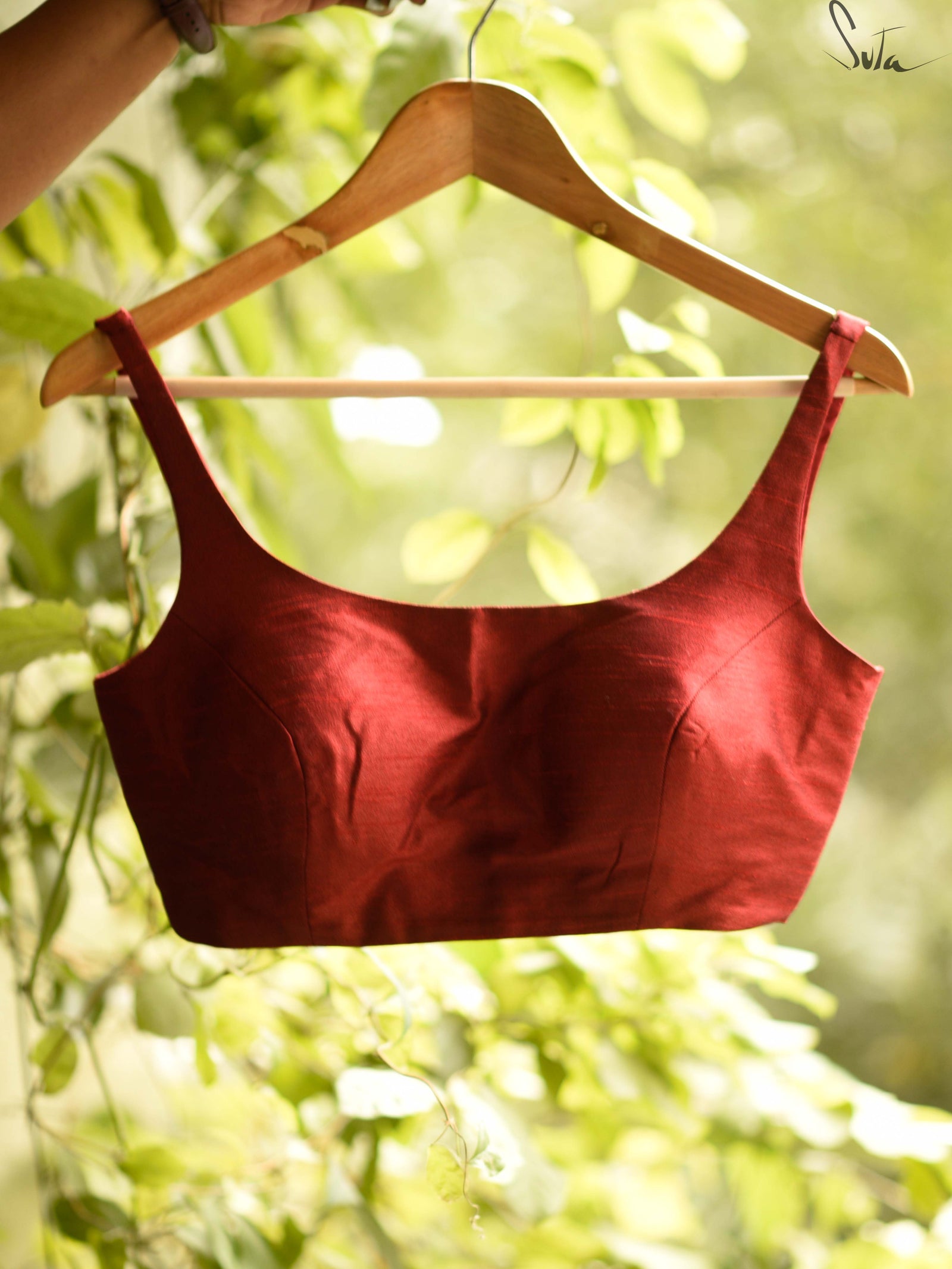 Padded Sleeveless Blouse In Maroon Art Silk|Basic Kattha|Suta
